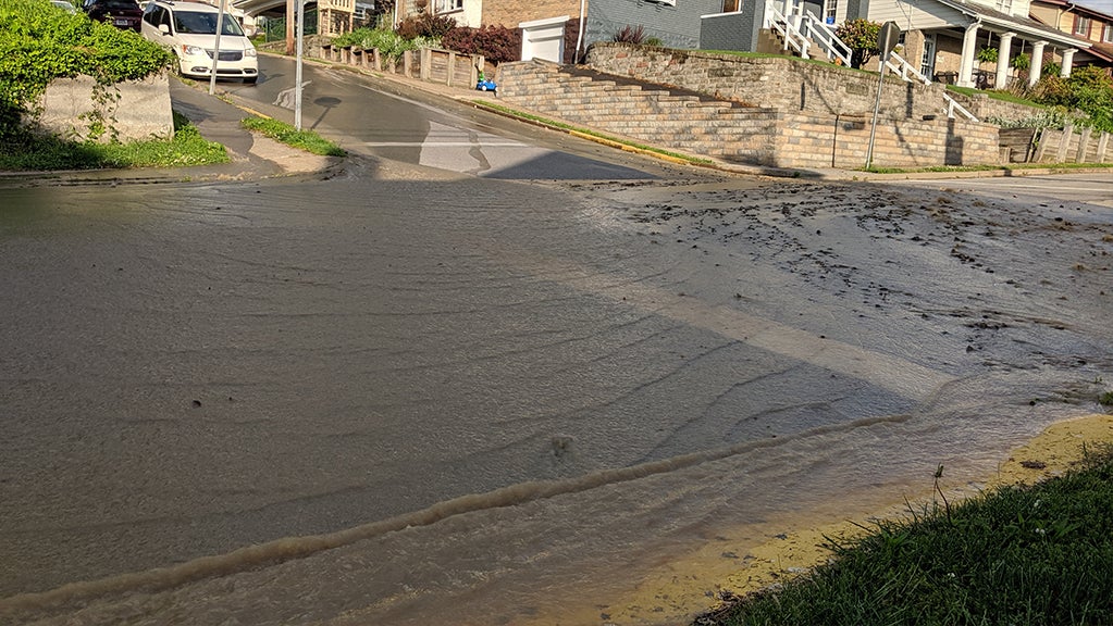 Water Main Break Buckles Dormont Road - CBS Pittsburgh