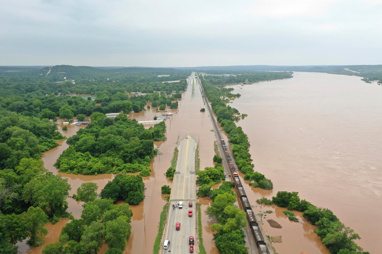 Arkansas River flooding: Fort Smith hit hard as floodwaters threaten ...