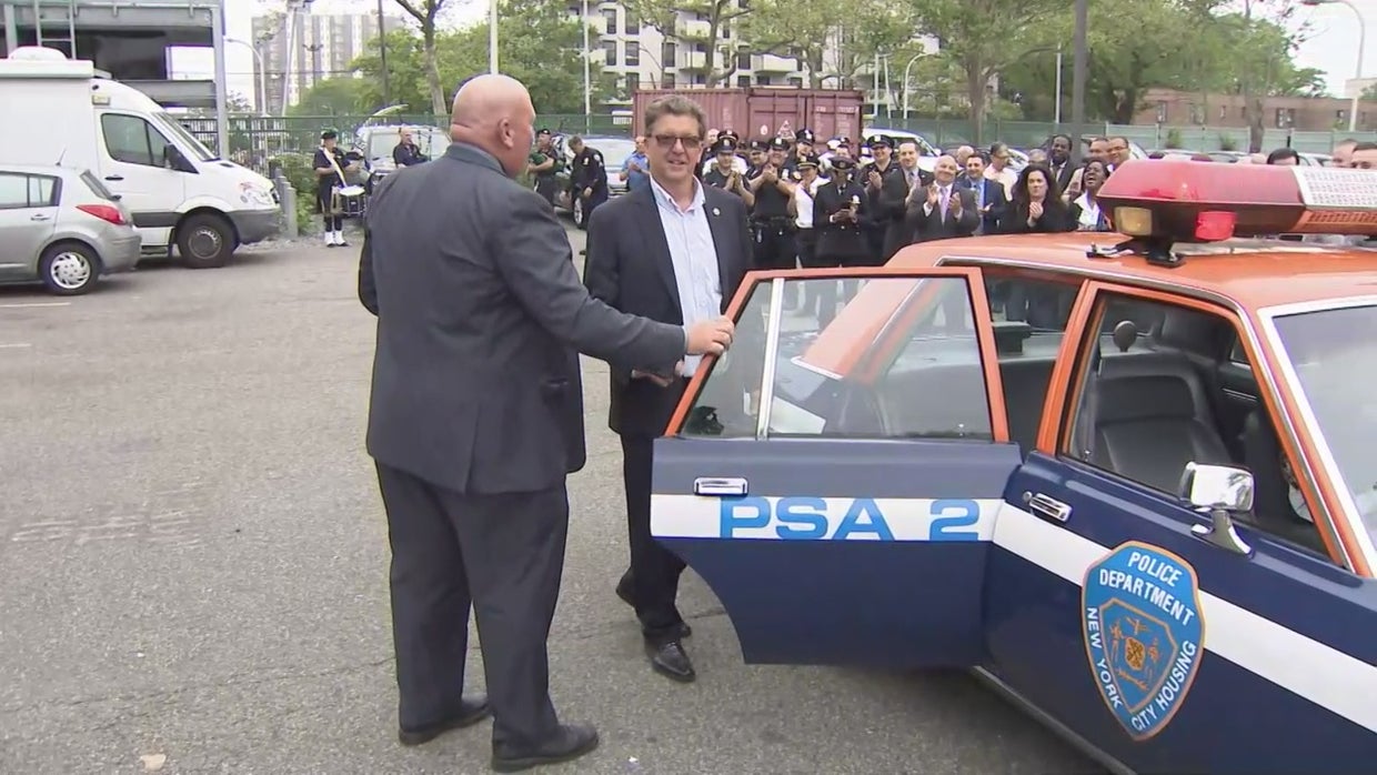 NYPD's Longest-Serving Homicide Detective Retires, Gets Hero's Sendoff ...