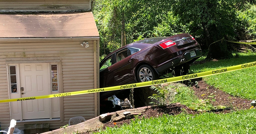 Car Slams Into House In Spring Hill - CBS Pittsburgh