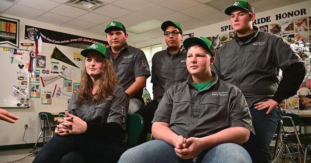 Texas high school students bringing BBQ to a new level - CBS News