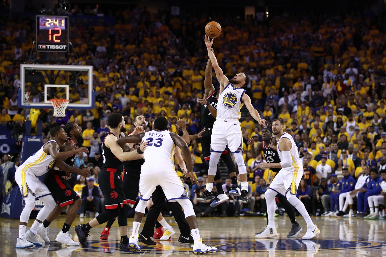 NBA Finals: Stephen Curry's heroics not enough as Raptors take 2-1 lead ...