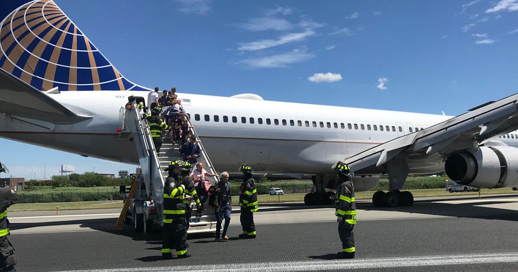 FAA: Plane Skidded Off Runway At Newark Airport After Tires Blew Out On ...