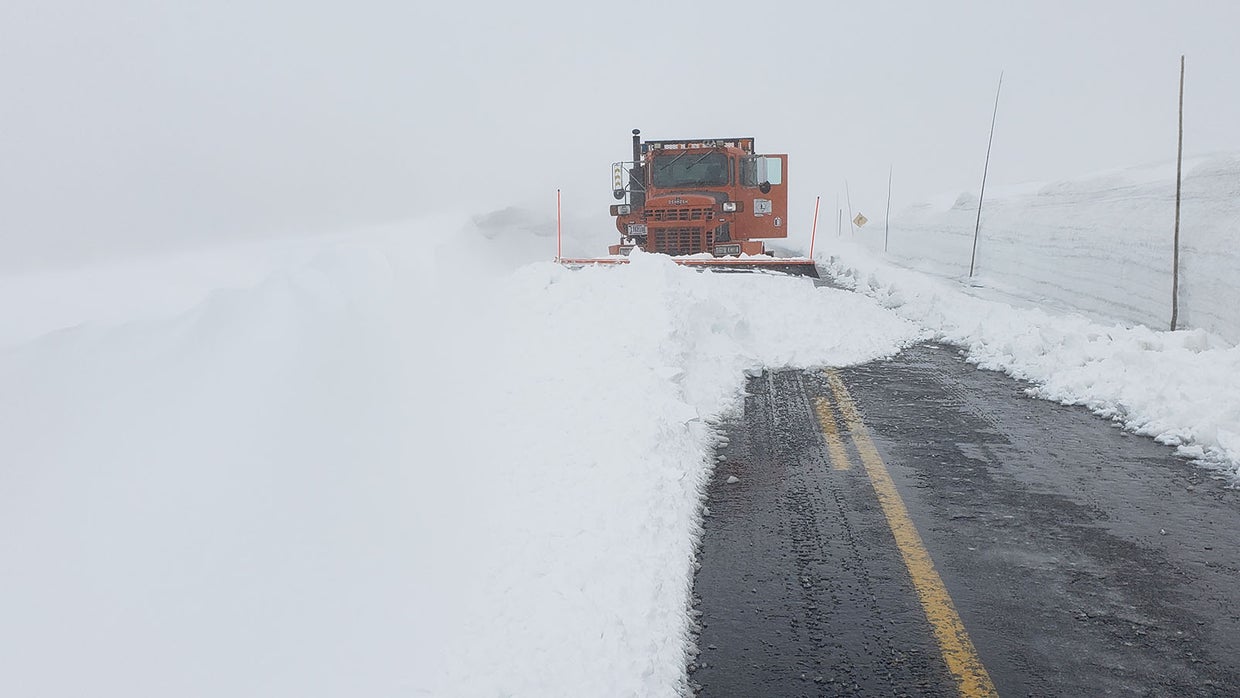 Trail Ridge Road Remains Closed Due To Snow, Ice - CBS Colorado