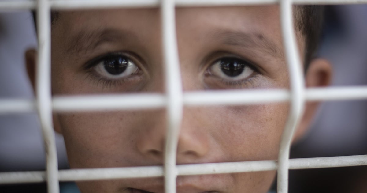 Border children: Immigrant families in crisis