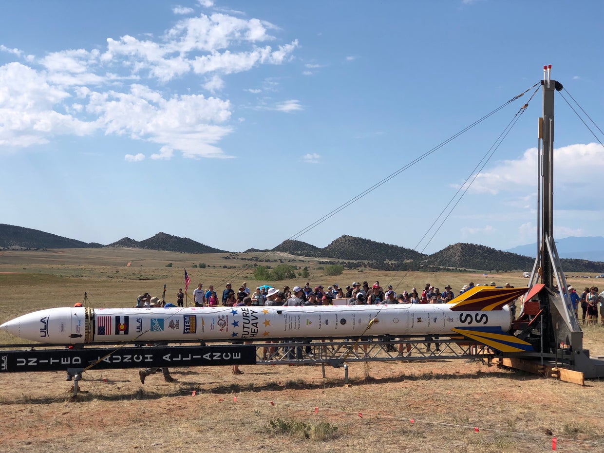 'Liftoff!': Colorado Students Launch Massive Sport Rocket - CBS Colorado