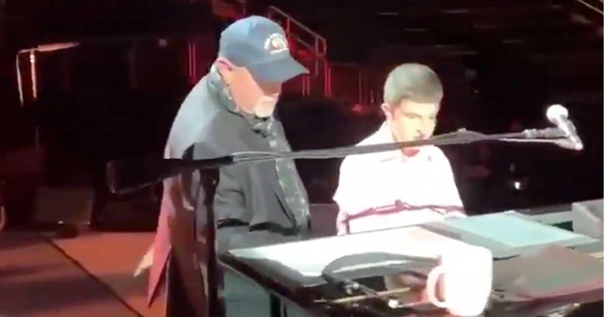 Billy Joel MSG: Blind 14-year-old piano prodigy Logan Riman plays duet ...