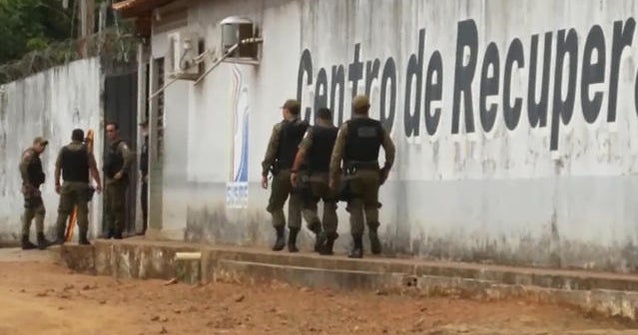 Brazil prison riot leaves 57 dead, 16 decapitated - CBS News