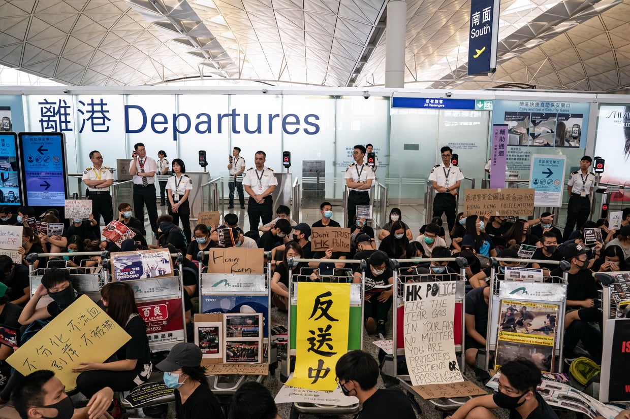 Hong Kong protest: Demonstrators clash with riot police and force ...