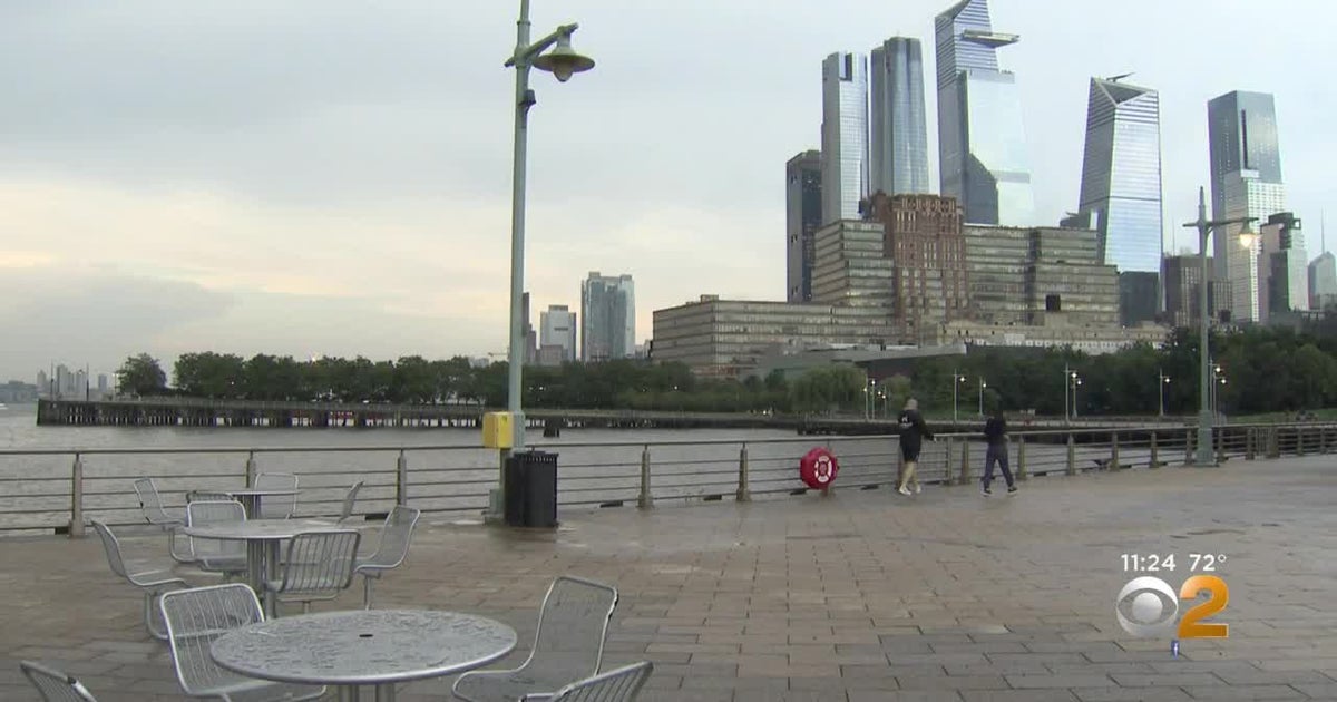 NYPD Officers Rescue Woman Who Jumped Into Hudson River - CBS New York