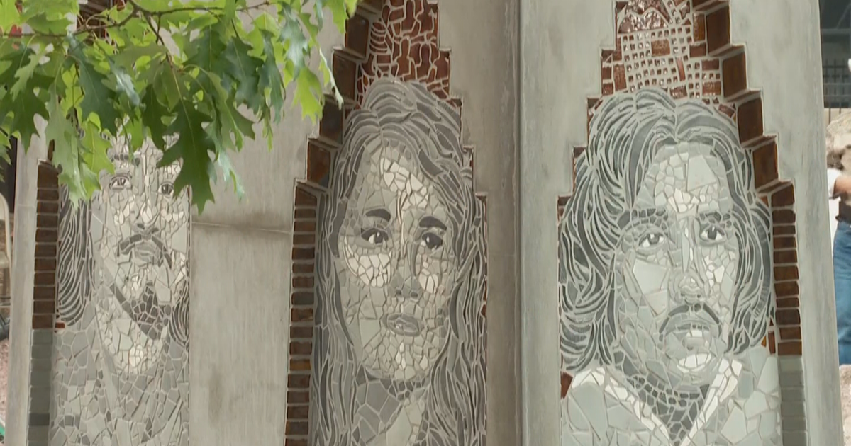 'Extremely Needed' Temporary Memorial Honors Los Seis de Boulder - CBS ...
