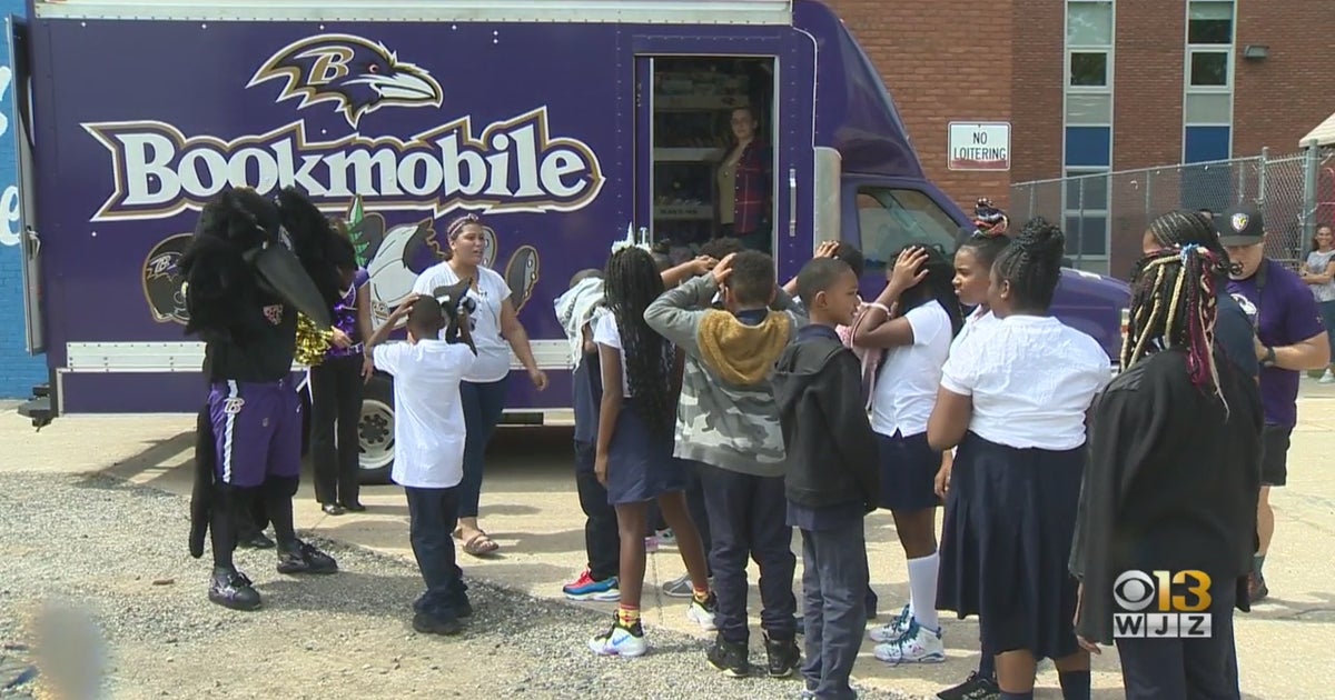 Ravens Bookmobile Gives 300 Kids Free Books - CBS Baltimore