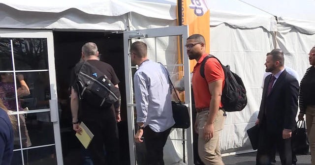 Amazon job fairs draw 200,000 applications in a week - CBS News