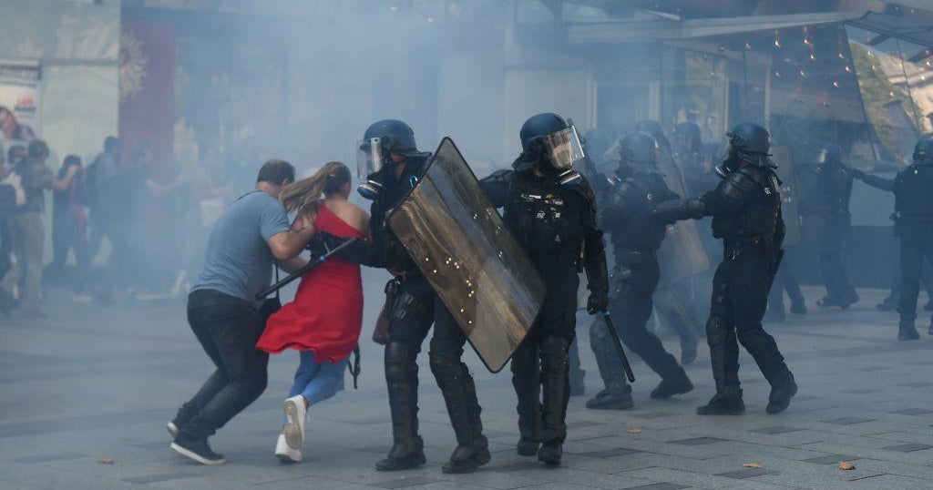Paris protests today: Police use tear gas in French capital against ...