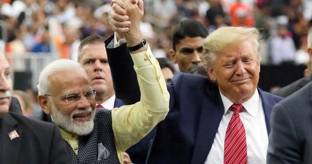 Trump hosts Indian prime minister at "Howdy Modi!" rally in Texas - CBS ...