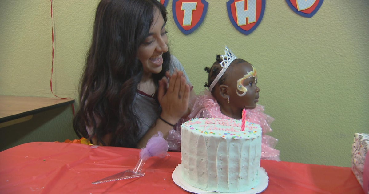 California teen holds birthday parties for homeless children - CBS News