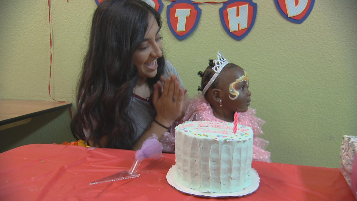 California teen holds birthday parties for homeless children - CBS News