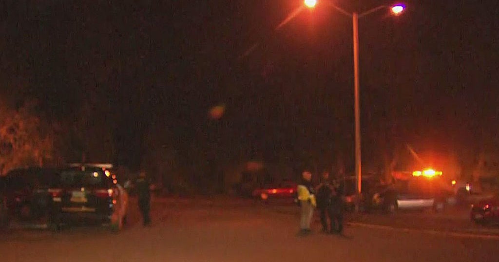 4 Arrested After Possible Armed Robbery In Beverly - CBS Boston