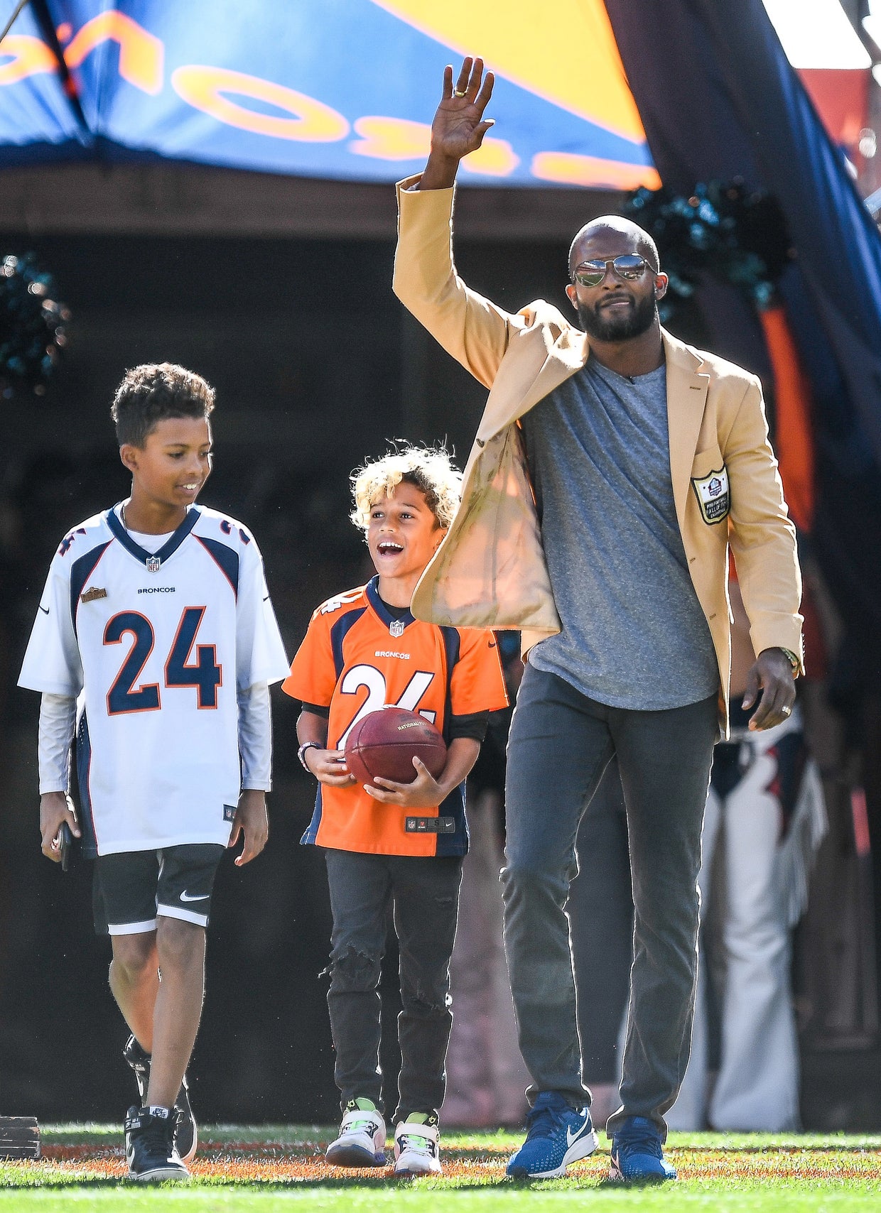 Hall Of Fame Rings Presented To Champ Bailey, Family Of Pat Bowlen ...