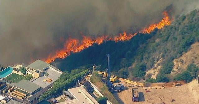 Fast-moving fire threatens Pacific Palisades homes - CBS News