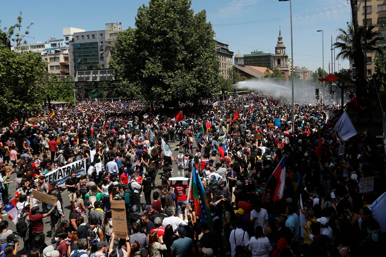Chile News At Least 18 Dead And Thousands Arrested In Chile After Days