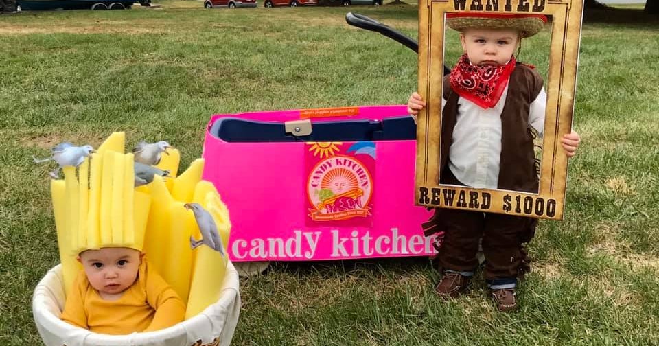 Family Celebrates Halloween With Ocean City-Themed Costumes - CBS Baltimore