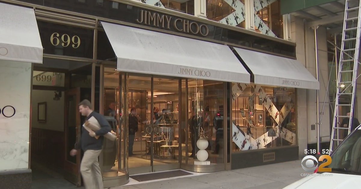 Nypd Thieves Steal 26 000 Worth Of Handbags From Nyc Luxury Store