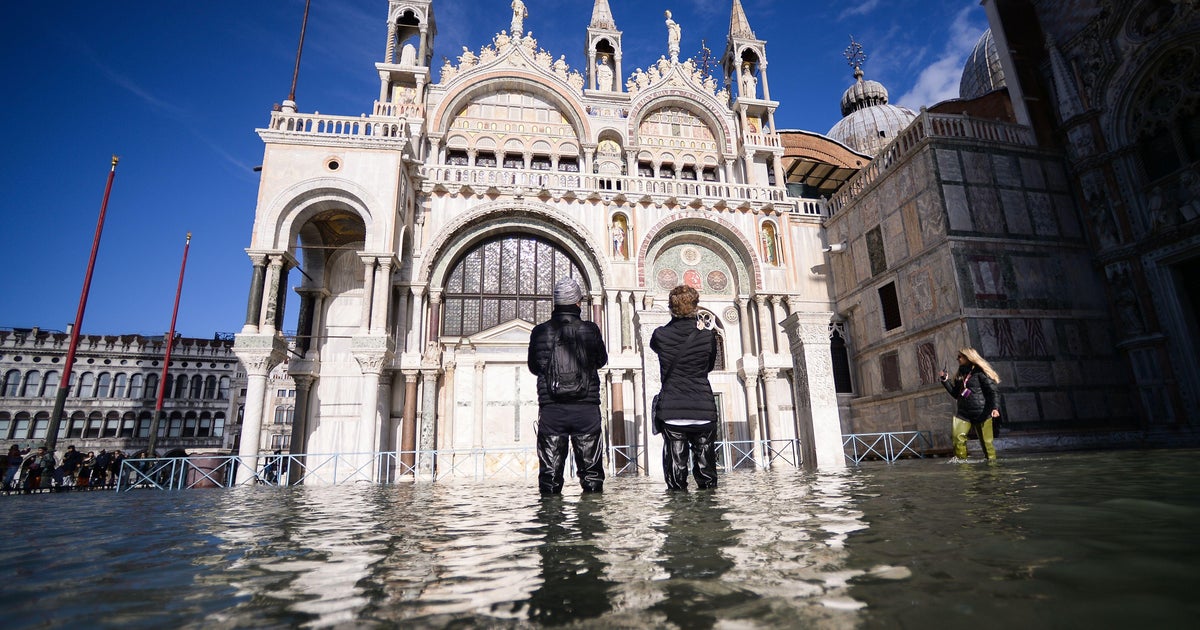 Venice flooding in Italy is the worst in 50 years, and the mayor blames ...