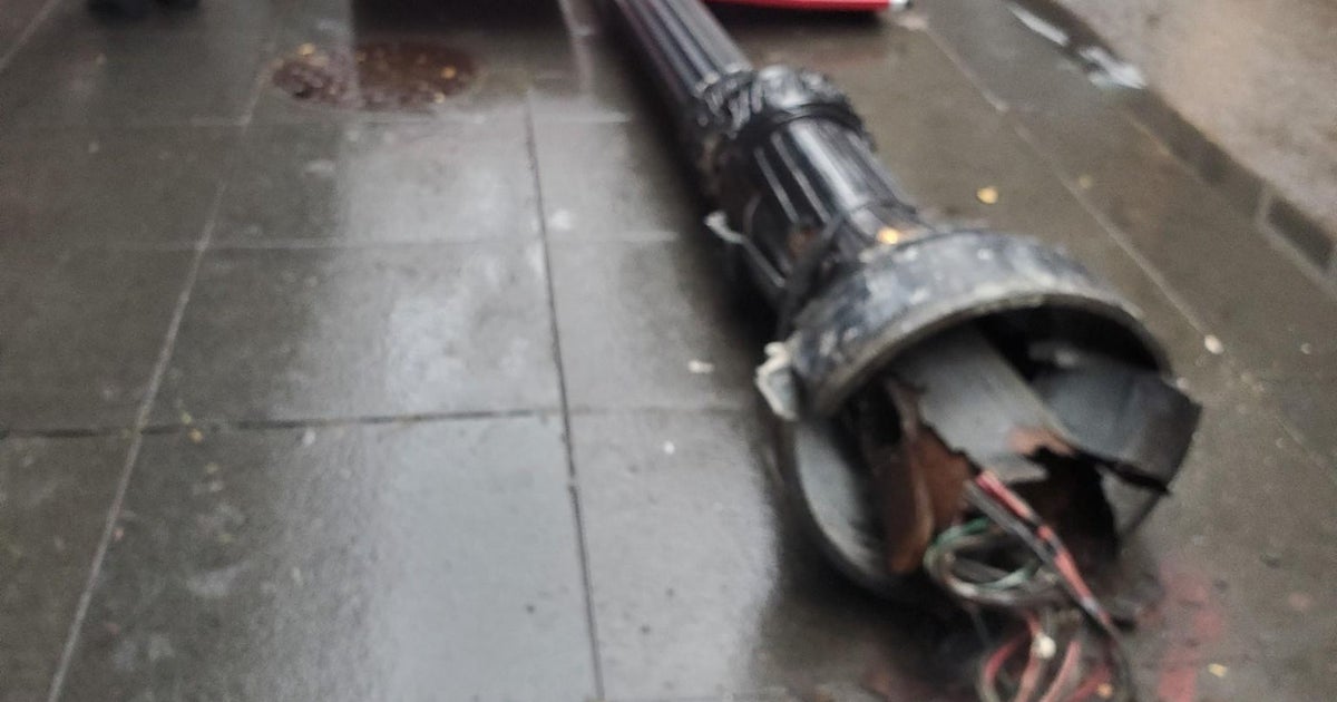 Woman Injured By Falling Light Pole Outside Thompson Center - CBS Chicago