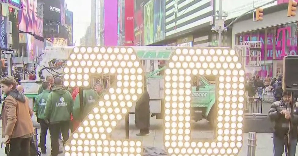 New Decade On The Way: '2020' Sign Unveiled Ahead Of Times Square New ...