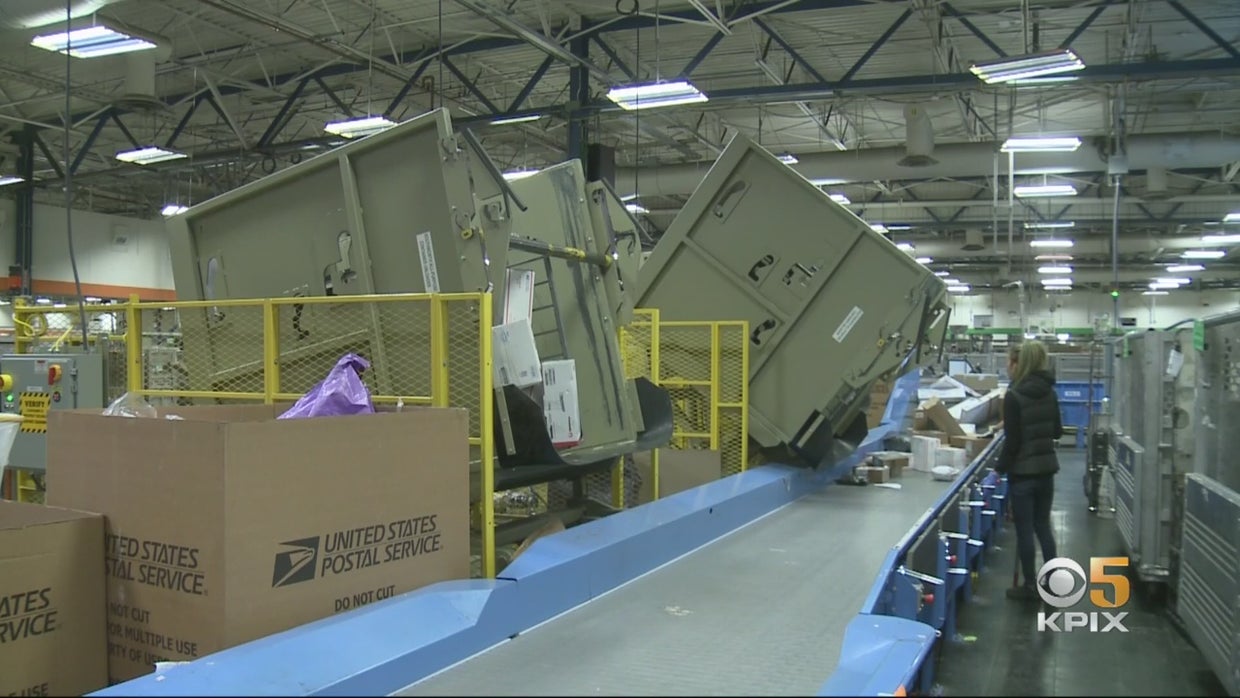San Francisco USPS Uses Large Robot To Sort Packages During Holiday ...
