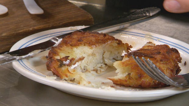 Behind the Hanukkah tradition of latkes - CBS News