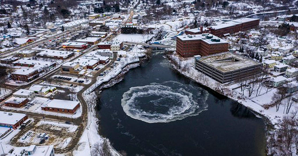Westbrook, Maine Giant Rotating Ice Disc Returns For Second Year - CBS ...