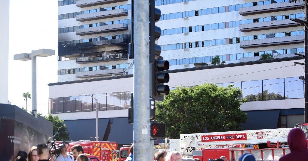 8 injured in Los Angeles high-rise apartment fire - CBS News