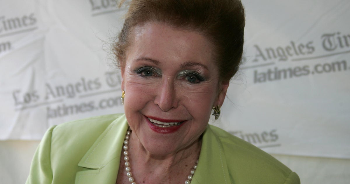 Mary Higgins Clark, "Queen of Suspense," has died at 92 - CBS News