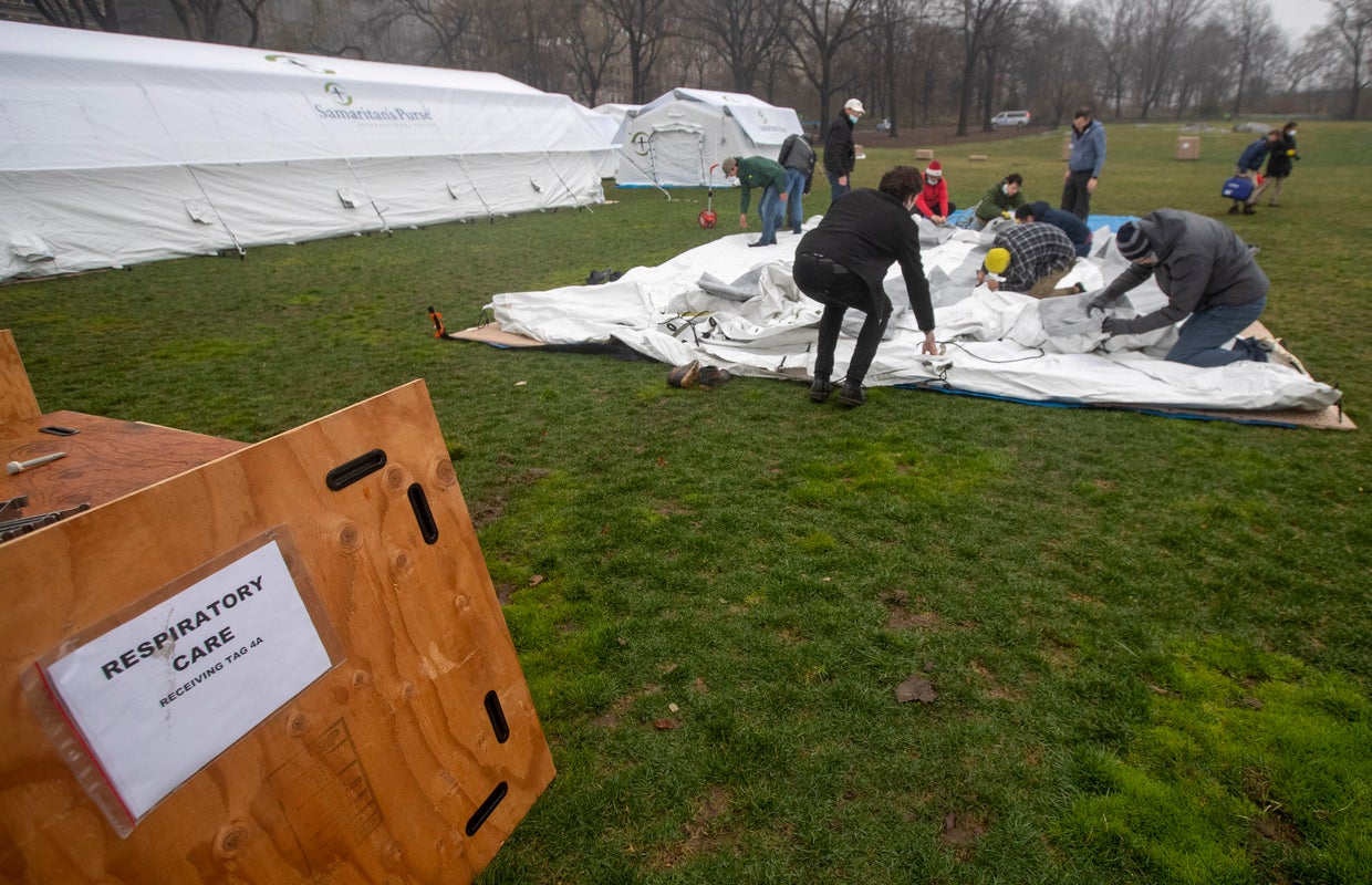 Emergency field hospital erected in the middle of New York's Central ...