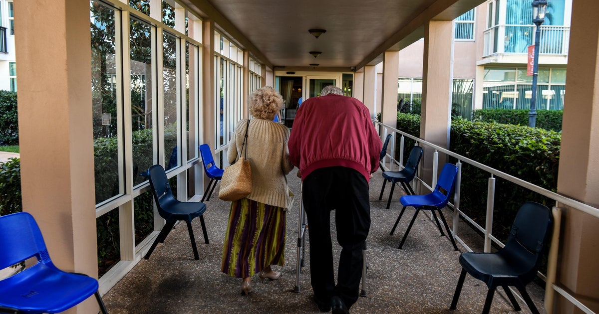 Medicare applications raise anxiety for seniors in pandemic - CBS News
