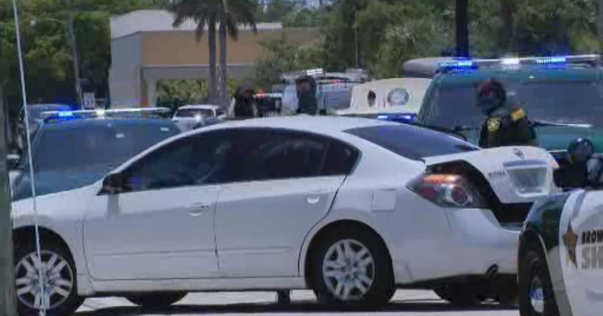 Police Pursuit Ends With Suspects Arrest In Broward County Cbs Miami
