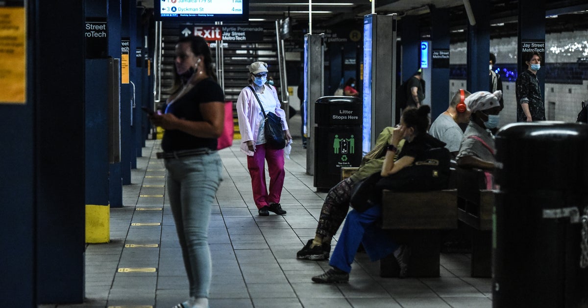 Famous New Yorkers Voice New Subway Safety Reminders Cbs New York