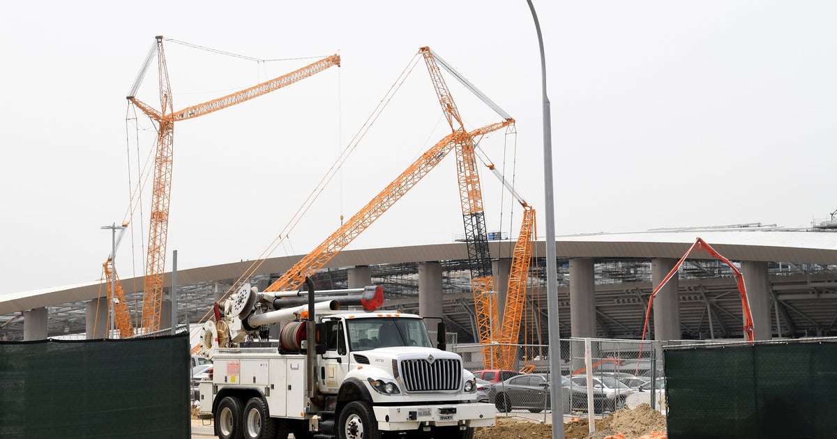 Worker Dies At SoFi Stadium Construction Site - CBS Los Angeles