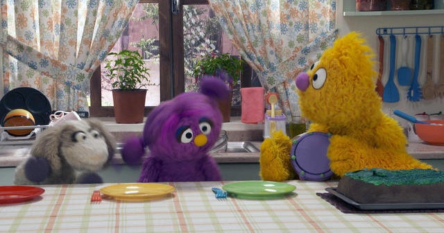 Sesame and the IRC join forces to help Syrian refugee children - CBS News