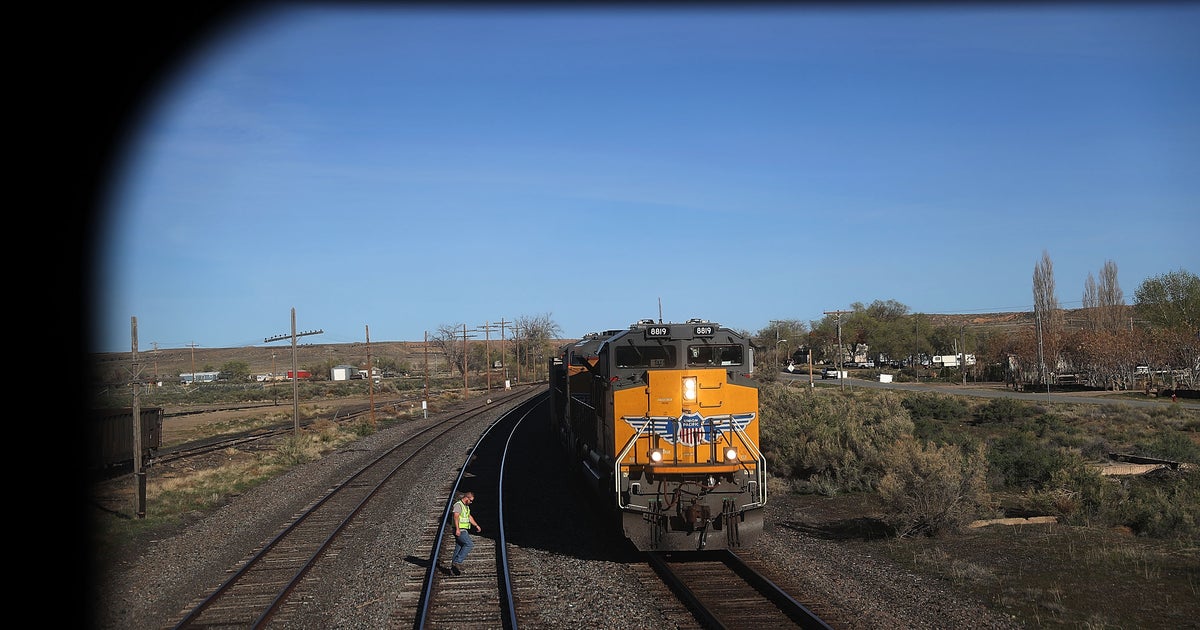 Union Pacific Railroad Police Will No Longer Work With ICE - CBS Los ...