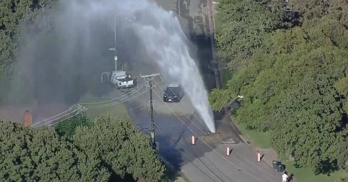 Large Water Main Break In East Fort Worth Gushes 100+ Feet Into The Air ...