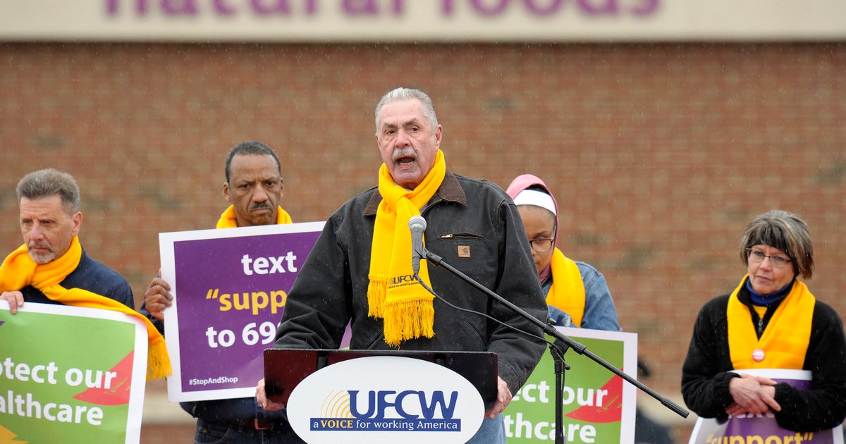 Union president: Grocery stores should kick out unmasked shoppers - CBS ...