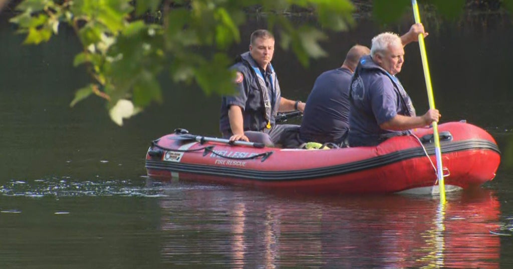Man Drowns After Canoe Overturns On Wellesley Pond - CBS Boston
