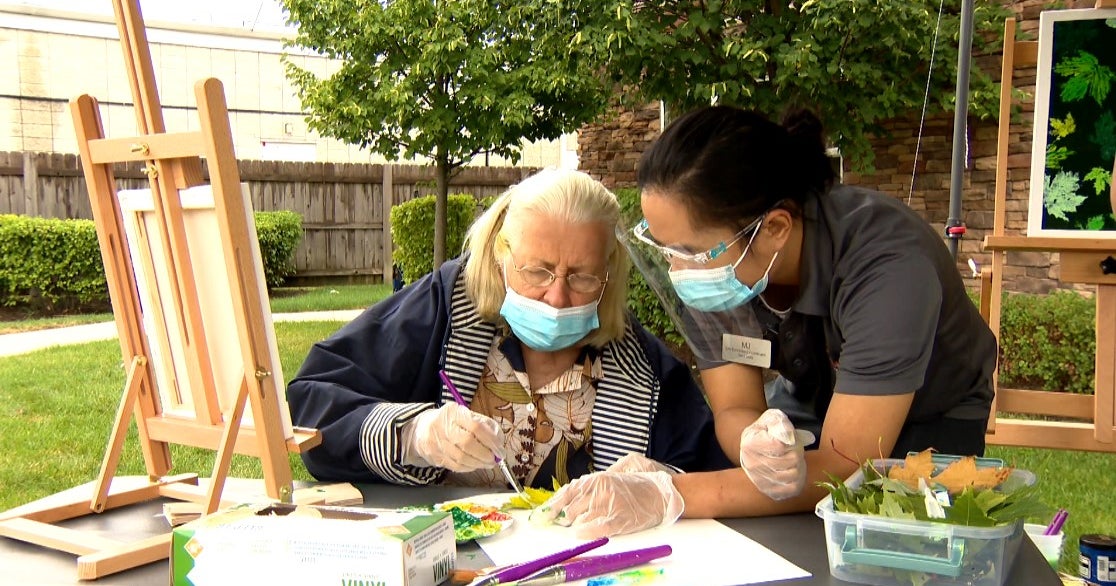 Art Therapy Brings Joy And Enrichment To Seniors Suffering From Memory ...