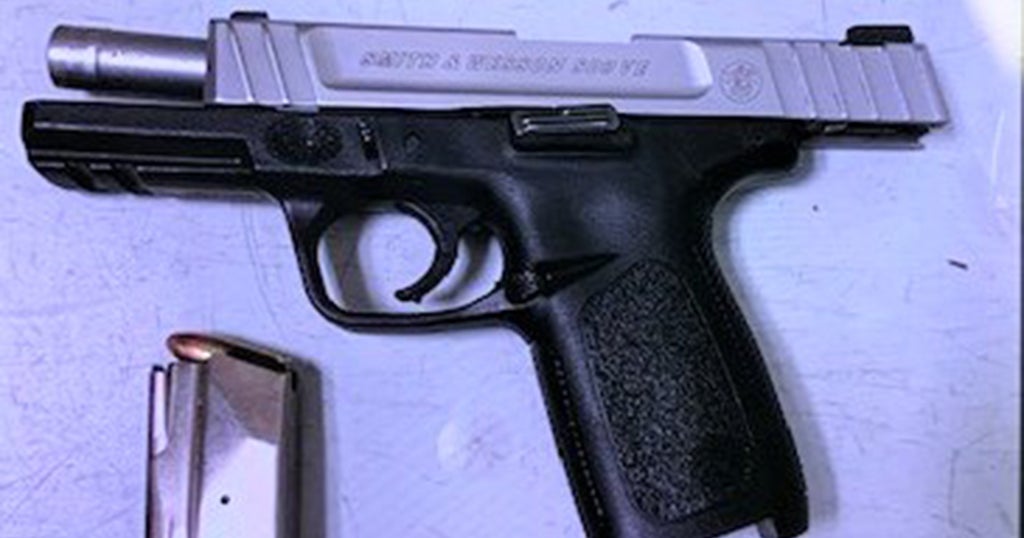 Loaded Guns Discovered At Logan Airport Security - CBS Boston
