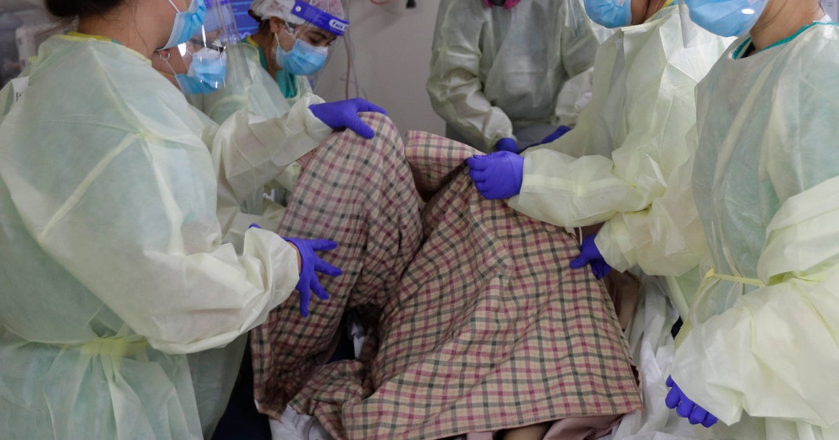 Daily virus infections hit all-time high in U.S. as cases surge 45% in ...