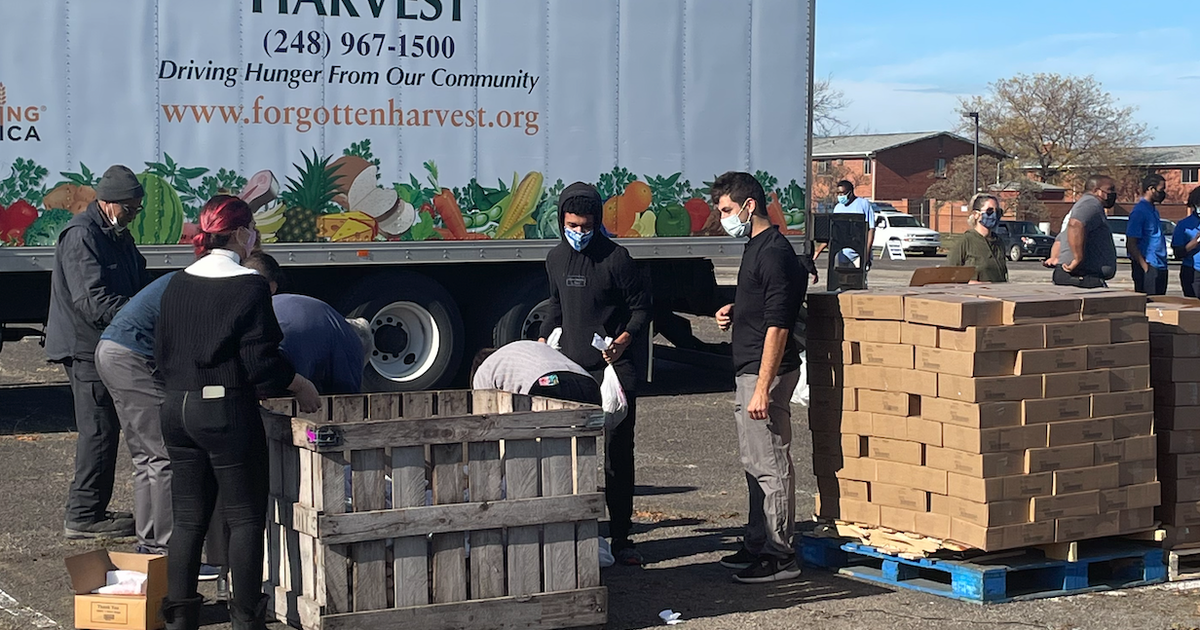 500 Families Served During Free Community Food Giveaway - CBS Detroit