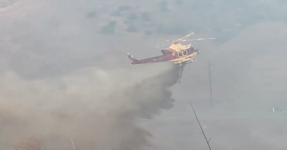 Firefighters Hurt, Thousands Evacuated In Wind-Driven Bond Fire Near ...